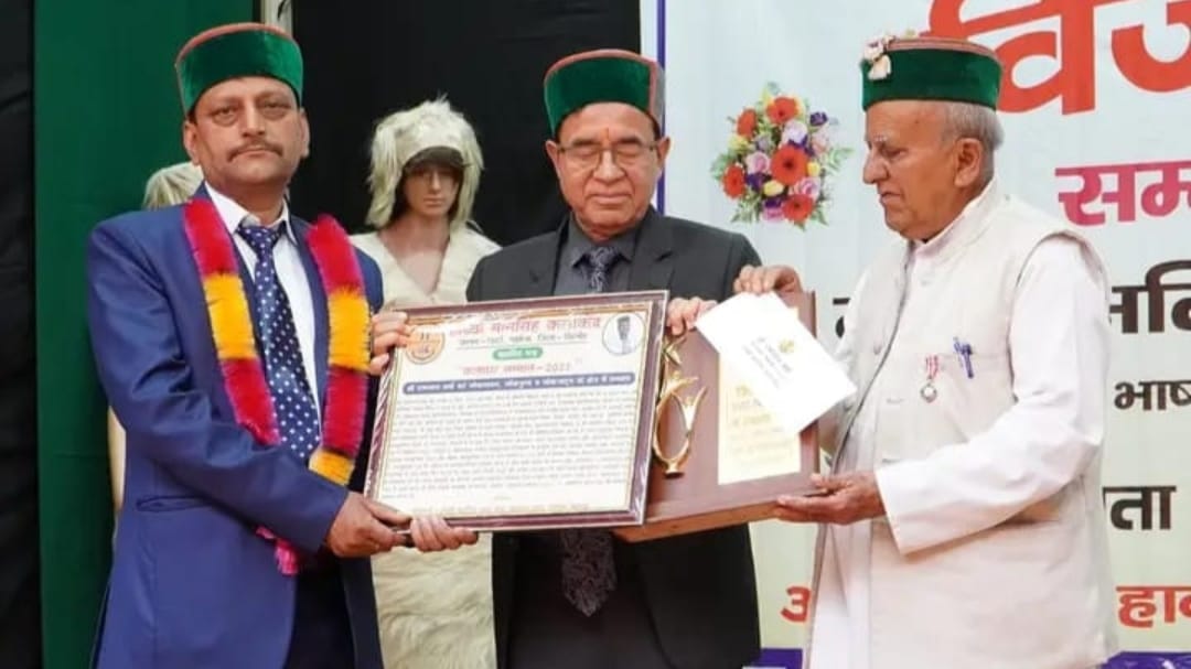 Famous folk singer Ramlal Verma of Peeran honored with Kaladhar honor ...